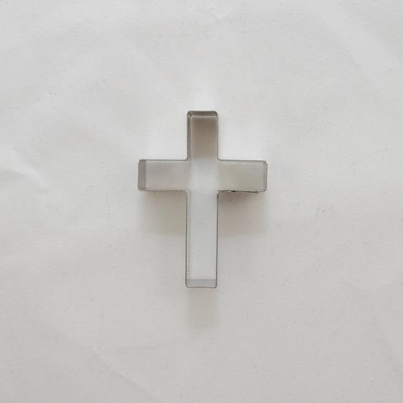 Elegant Cross Cutter - 40mm | Sugar & Ice